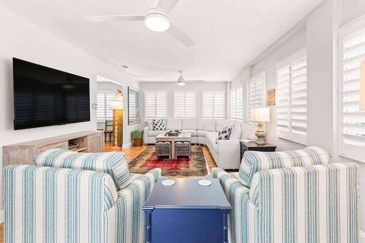 Colonels Retreat | Walk To The Beach, Pet Friendly - Tybee Island, GA