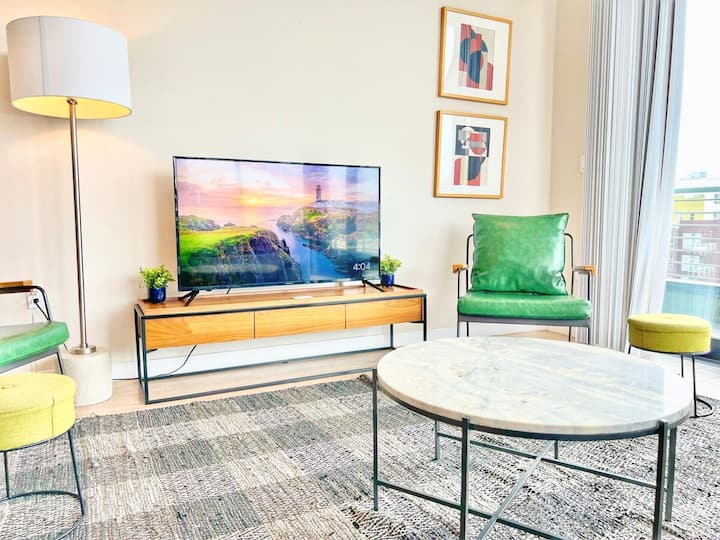 The Leo - Deluxe 3 Bedroom Stay - San Diego, CA