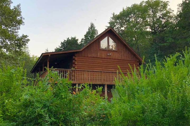 Dogwood Lodge- 3 Bedroom Cabin With Hot Tub & Cave - Eureka Springs, AR