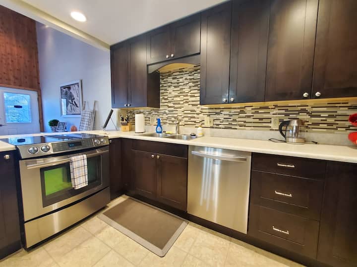 Ocean & Mountain View Duplex, Both Sides - Juneau, AK