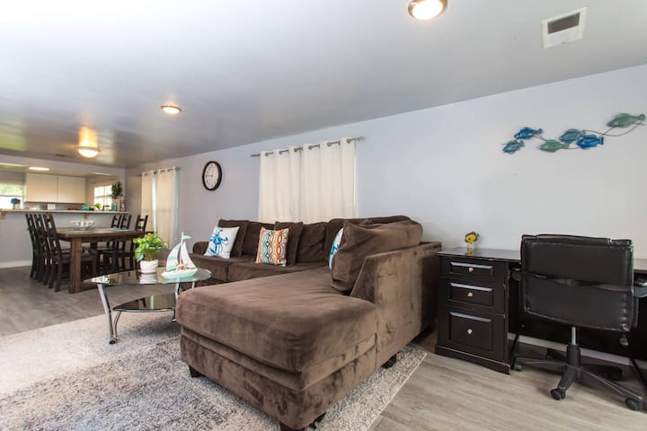 Pet-friendly | 2 Mins To Downtown | Fenced Yard - Fort Walton Beach, FL