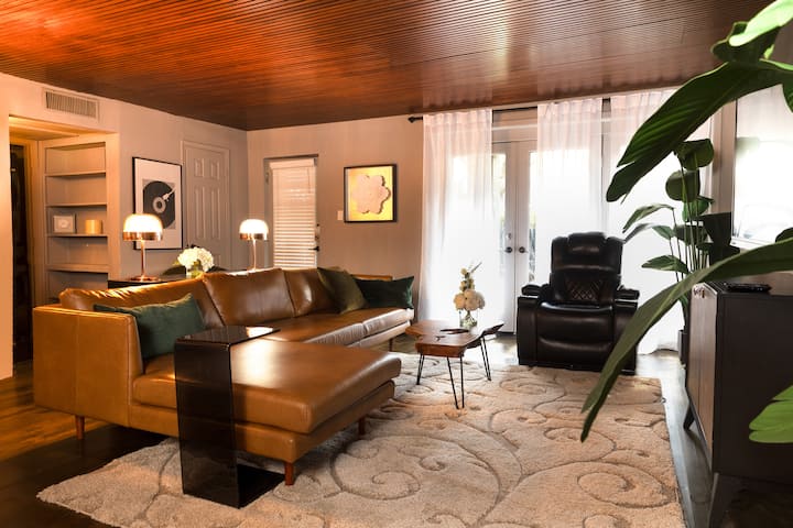 Sunny Condo Escape W/ Resort Pool + Patio - Dallas, TX