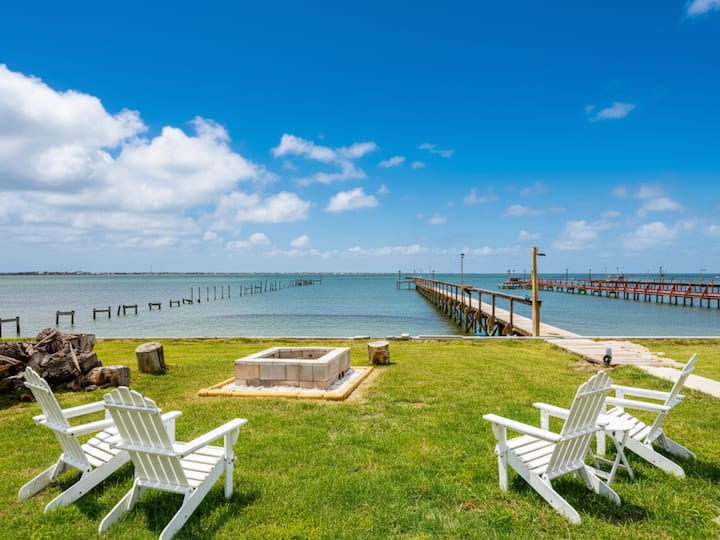 Little Cove Resort | Lighted Fishing Pier! - Bayside, TX