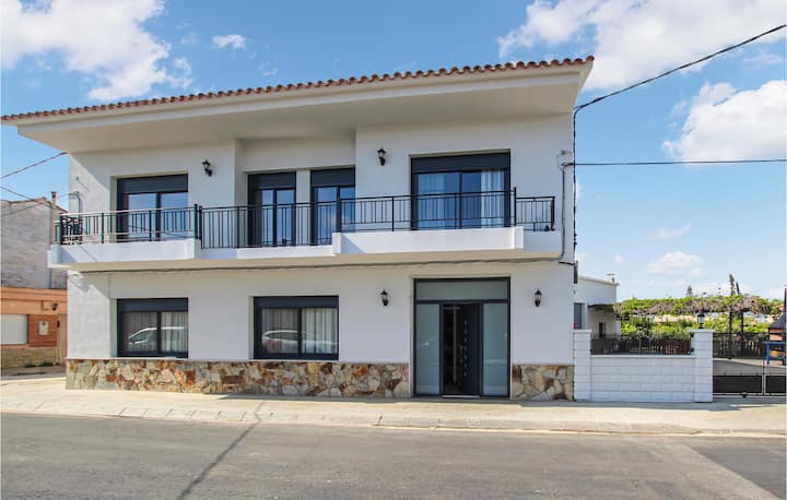 Amazing Home In Deltebre With Kitchen - Deltebre
