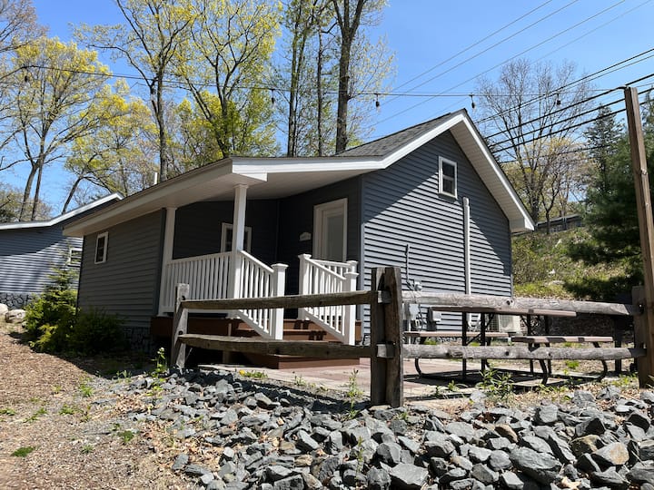 Lake Wallenpaupack Lakeside Cabins - Janes 14 - Lake Wallenpaupack, PA