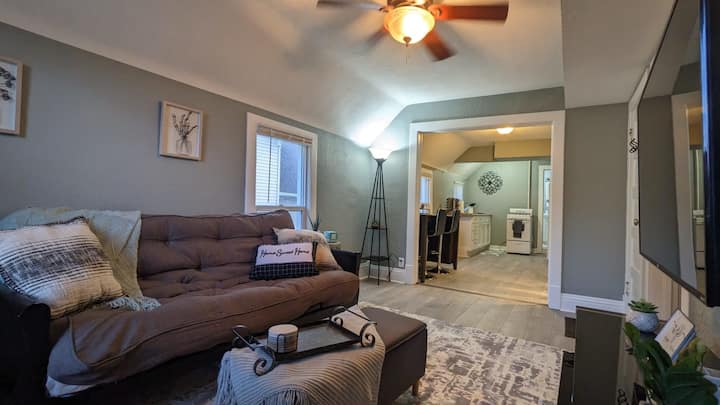 Cozy Remodeled Silvis Loft - Carousel, Coal Valley