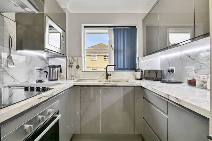 Wow!penthouse Discount On Monthly Stays Book Now! - Woking