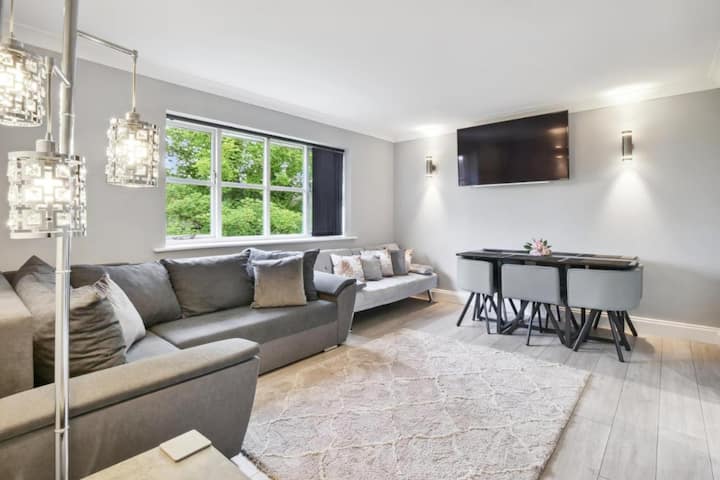 Modern Penthouse • Long Stay • Free Parking - Woking