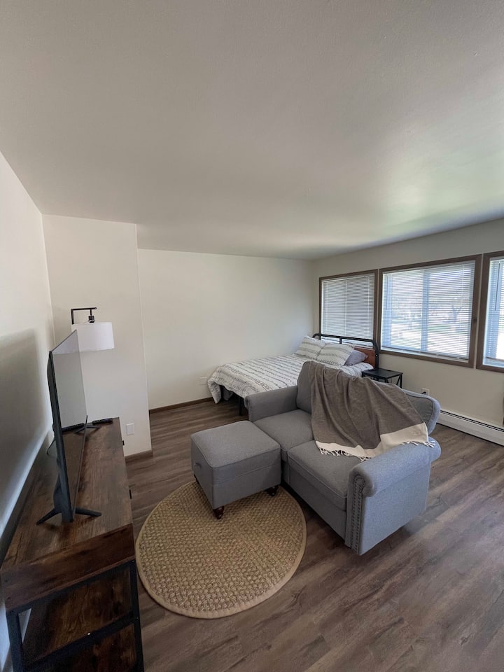 Liberty Valley Studio- 1009-27 - Madison, WI