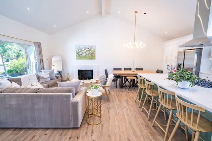 Spacious Luxe Retreat | Hot Tub + 4 Bedrooms - Napa, CA