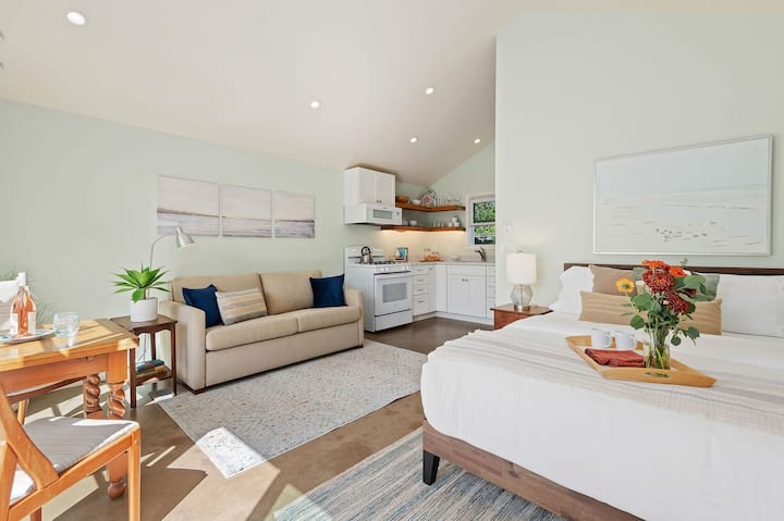 Charming Montecito Studio Near Butterfly Beach - Montecito, CA