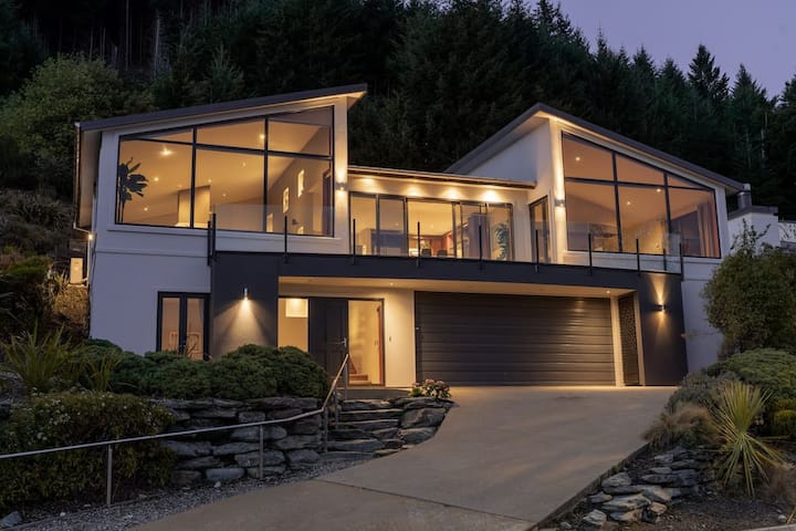 Luxury On Wynyard, 4 Bedrooms, Stunning Views - Queenstown