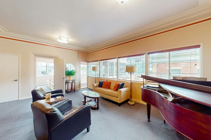 3br Downtown Apt With Balcony, W/d, Streaming - Eureka, CA