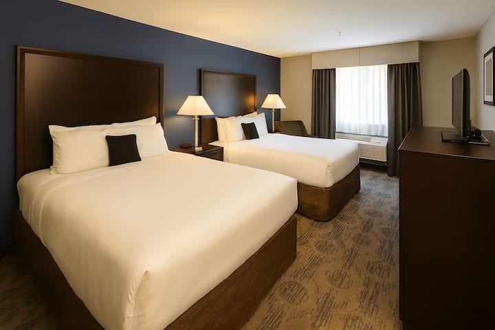 Comfy Unit In Red Lion Inn & Suites Sequim, Pool - Sequim, WA