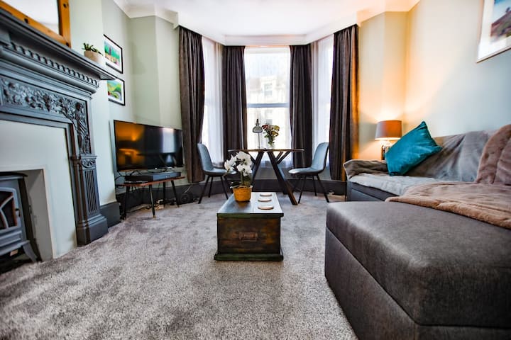 Welcome To Nelson's Quarters - Saint Leonards
