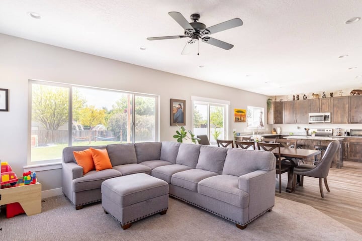 Spacious 5br Retreat For Families & Kids - Lehi, UT