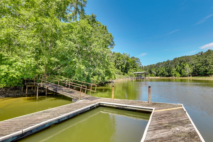 Charming Abbeville Home W/ Private Boat Dock! - Walter F. George Lake, AL