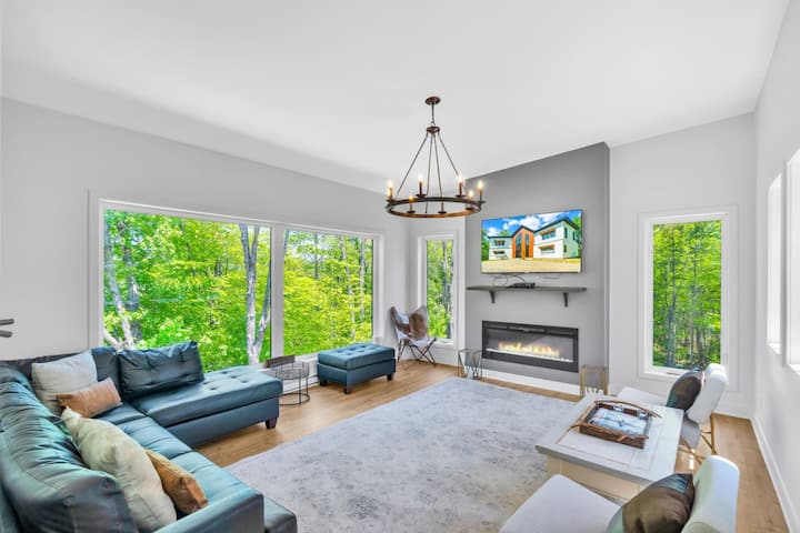 Luxurious Villa Tremblant 4 Bdr W/ Hot Tub (B120) - Mont-Tremblant