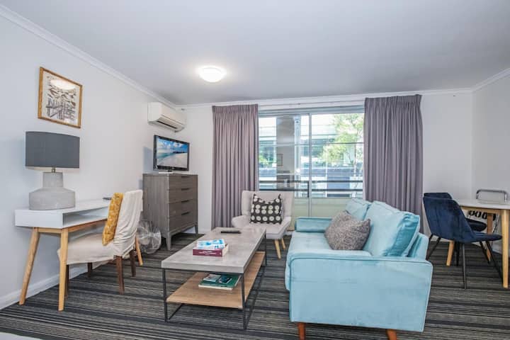 Spacious Studio In The Heart Of Cbd | Free Wi-fi - Sydney