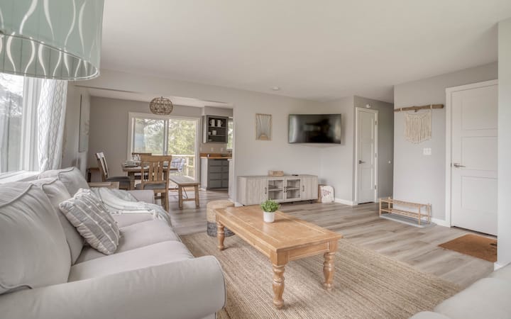 Quiet 3-bedroom Ranch With King Suite - Pacific City, OR