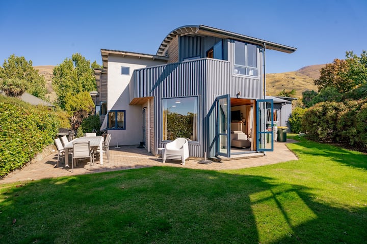 Lakehouse Retreat - Wanaka Holiday Home - Wanaka