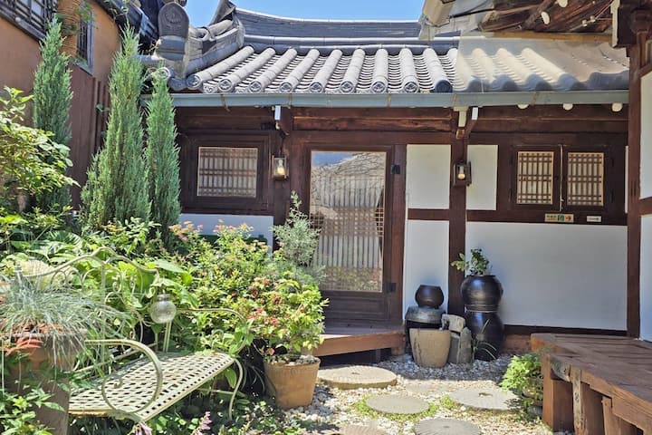 전주에 위치한 갤러리형 한옥체험 숙소 별채 - Jeonju-si