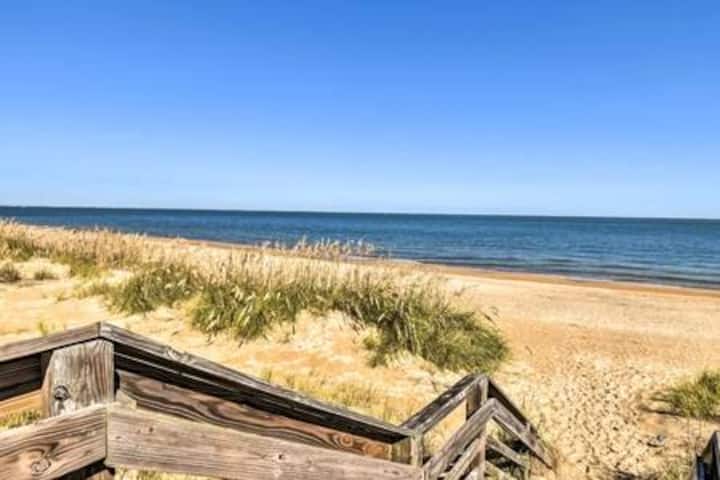 Castaway 2 Bed Cottage By The Beach - Norfolk, VA