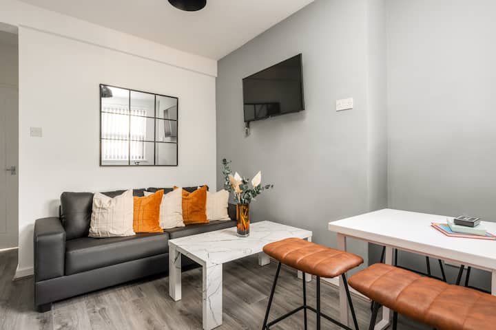 Strathcona 3 Bedroom Deluxe House - Liverpool