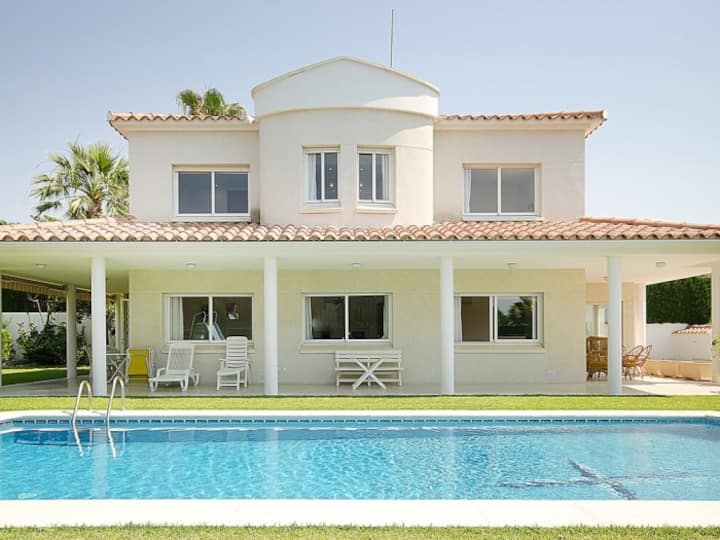 R11 Villa Pour 8 Personnes Avec Grand Jardin Et Pi - Calafell