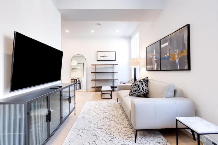 M11 | Luxury Suites: 1br - B2 - Montreal