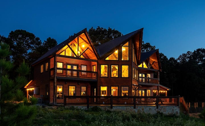 Crystal Lake Ranch Castle - Broken Bow, OK