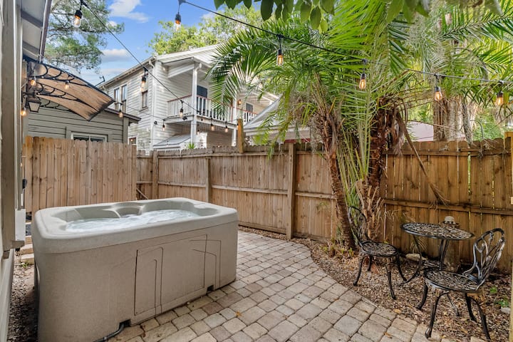 Courtyard Flat L City Center L Hot Tub - Saint Augustine, FL