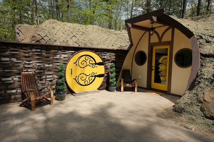 Luxury Year-round Hobbit House W/ Private Hot Tub - Sanford, ME