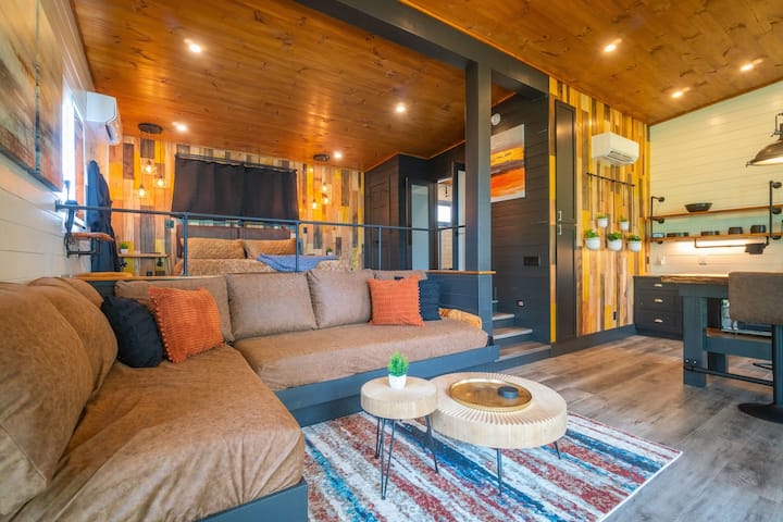 Luxury Couples Retreat | Hot Tub | Walk To Town - Helen, GA
