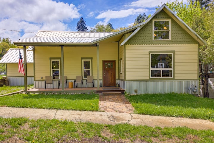 Downtown Bonners Ferry Home W/ Covered Porch! - Bonners Ferry, ID