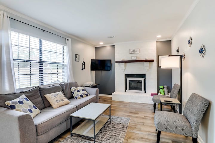 North Charleston Vacation Rental Near Cooper River - Charleston, SC