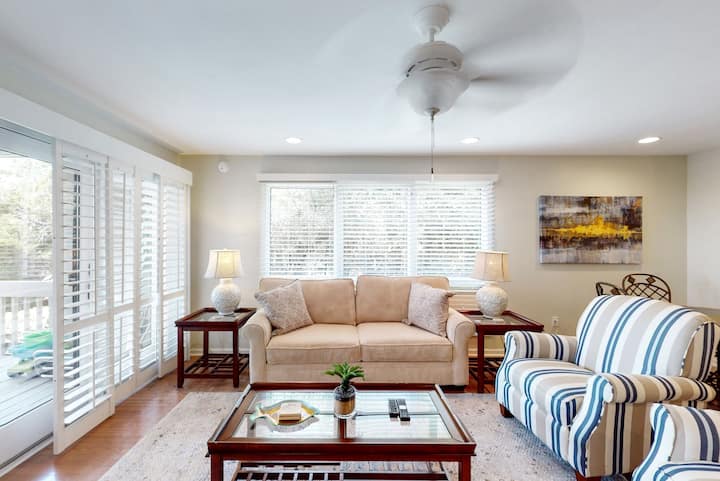Seabrook Exclusives | 13107 Pelican Watch - Seabrook Island, SC