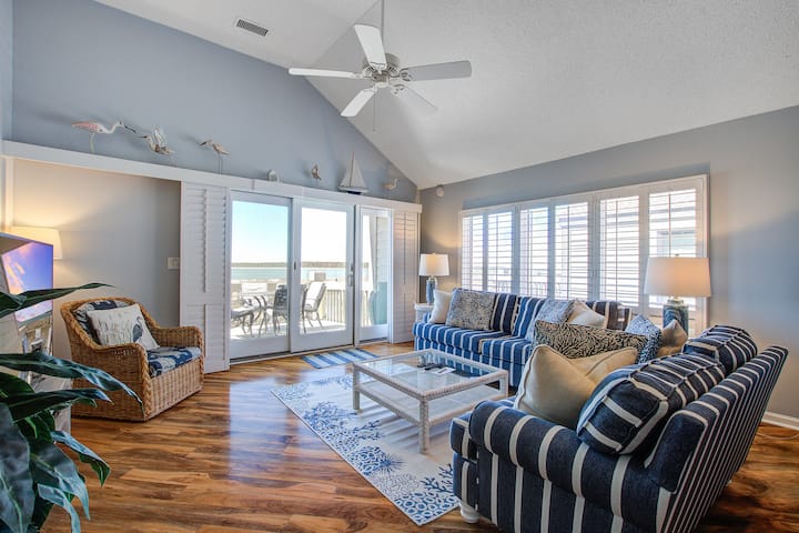 Seabrook Exclusives | 1372 Pelican Watch - Seabrook Island, SC