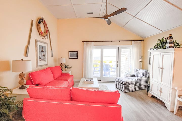 Seabrook Exclusives | 1376 Pelican Watch - Seabrook Island, SC