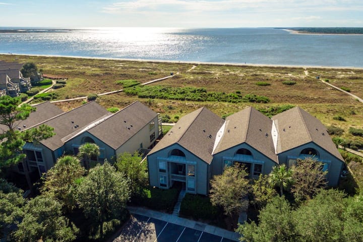 Seabrook Exclusives | 1377 Pelican Watch - Seabrook Island, SC