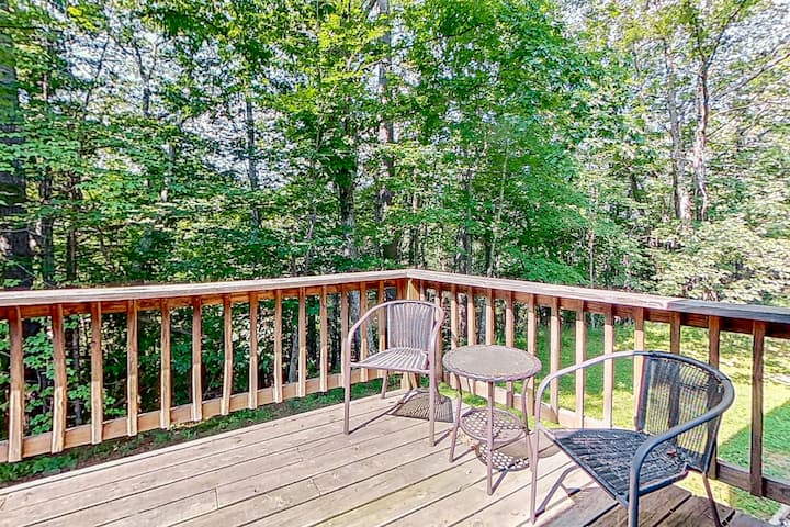4br Centrally Located Condo W/ Wood-burning Stove - North Conway, NH