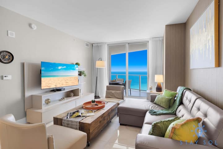 Rooftop Pool –Oceanview Balcony| Beachfront Resort - Hollywood, FL