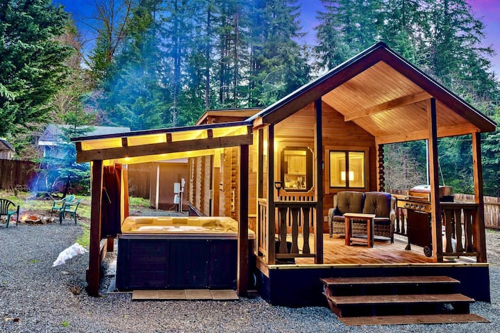 Marmot Den-ac/hot Tub/wifi - Ashford, WA