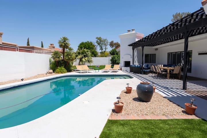 Sunshine Villa By Homeslice Stays - 