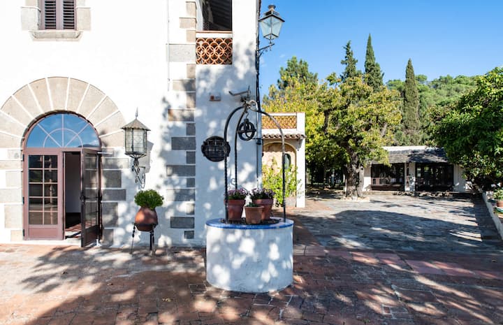 16th-century Masia With Pool And Chapel - Argentona
