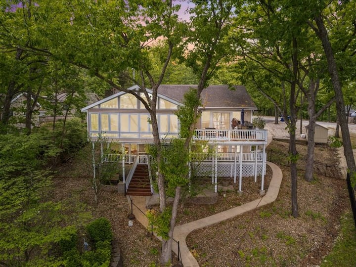 New! Lakefront Home -Amazing Dock -22mm -Sleeps 18 - Osage Beach, MO