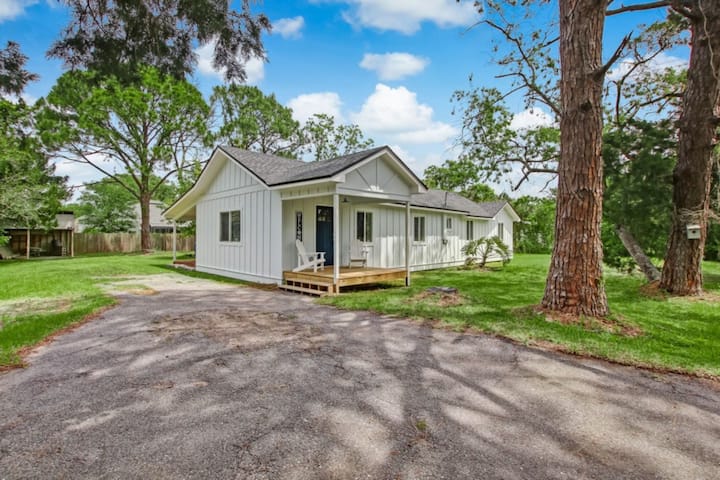 Fully Renovated Home, 1 Mile To Beach - Amelia Island, FL