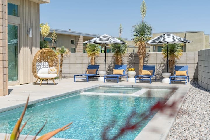 Chic Luxurious Desert Home- Private Pool & Hot Tub - Houses for Rent in ...