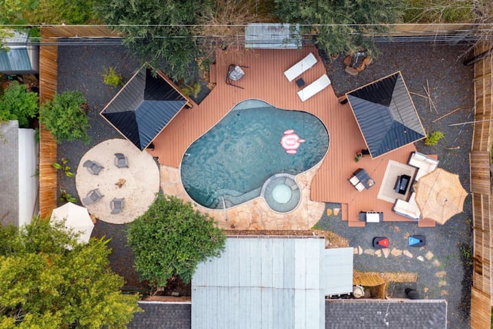 Cozy Escape: Heated Pool, Bbq & Cozy Gazebos - Bellaire, TX