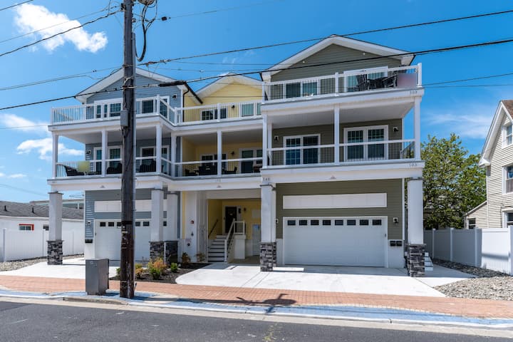 Luxury Townhome | Walk To Beach | 4 Bedrooms - Wildwood, NJ